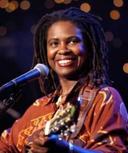The Phenomenal Ruthie Foster Delights Hill Country Music Fans with a ...